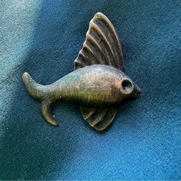 Fish | Silver Metal Fish Decor With Fanlike Dorsal Fin | Poshmark